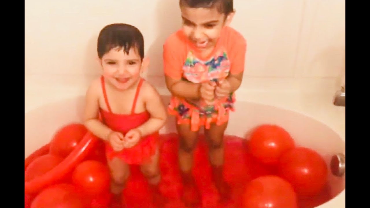 Red bath fun for kids and toddler. - YouTube