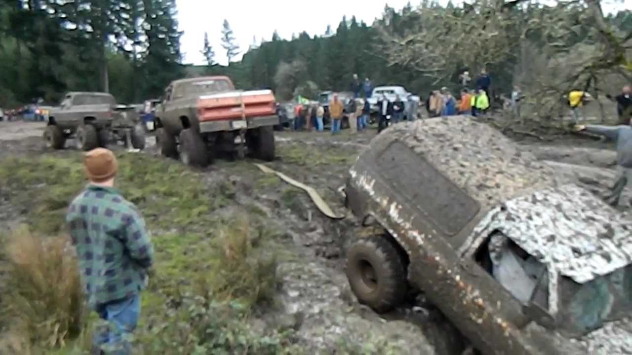 Two trucks pull out stuck k5 Mud bogger 2012 Oregon Mud Fest - YouTube