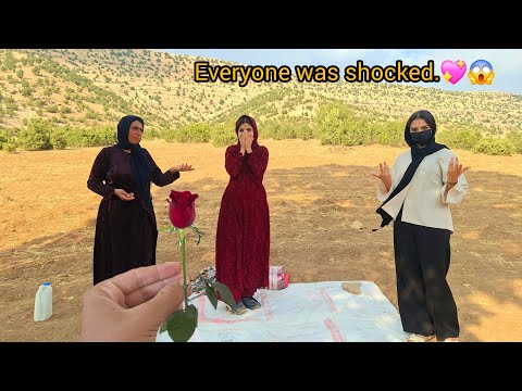 Genç Kameraman Evsiz Kıza Evlenme Teklifi Etti, Kız Kardeşi Şoka Girdi!