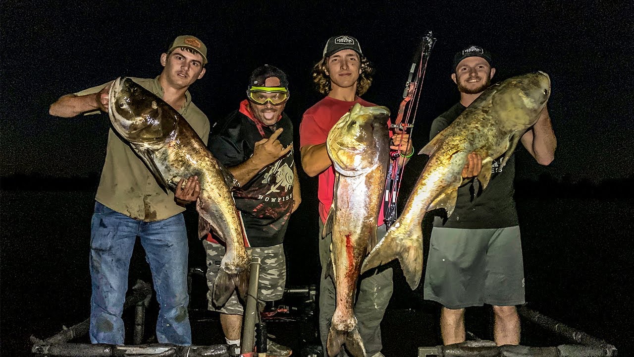 BOWFISHING for FLYING CARP AT NIGHT! - YouTube