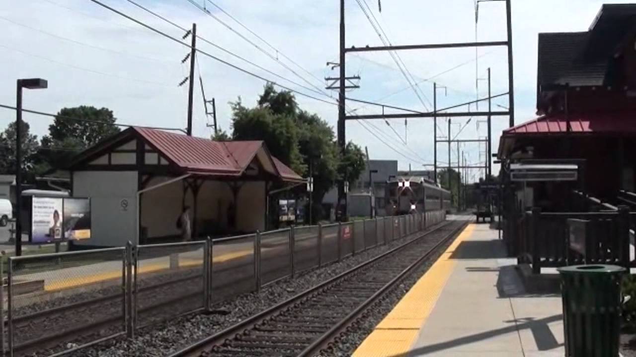 SEPTA Train 7309 at Morton in HD - YouTube
