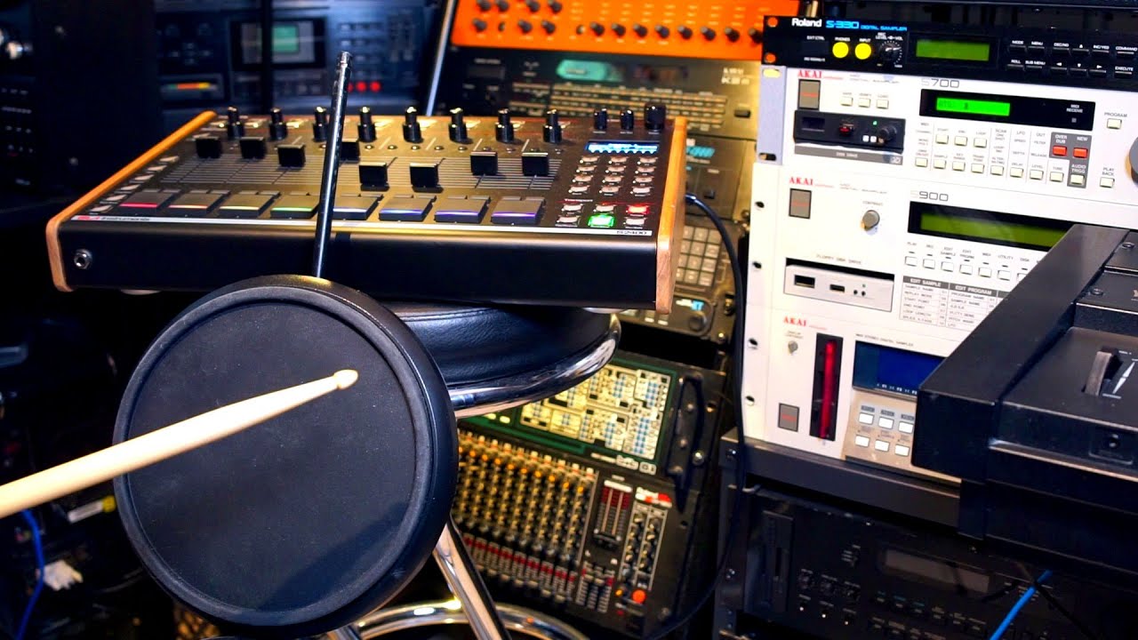 Drum replacement in the 80s | Akai S700 audio trigger input - YouTube