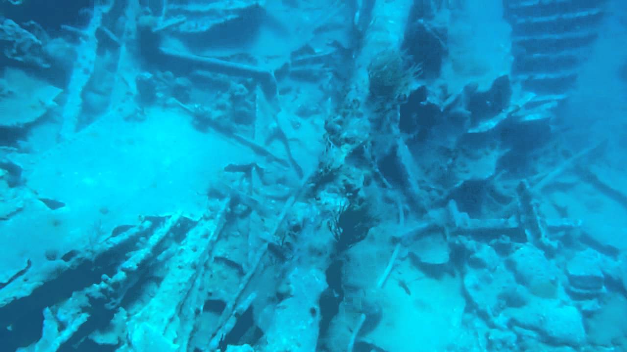 Snorkeling on the wreck of RMS Rhone in the British Virgin Islands ...