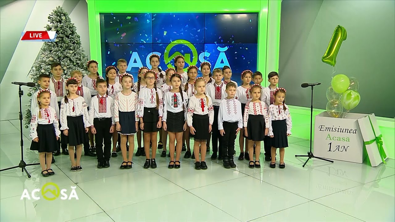 Corul de copii "Axios" a colindat ACASĂ - YouTube