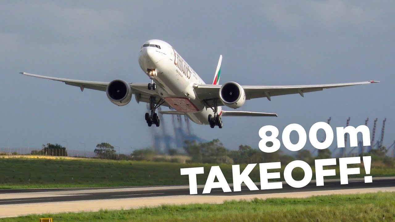 Boeing 777 takes off in just 800 meters - YouTube