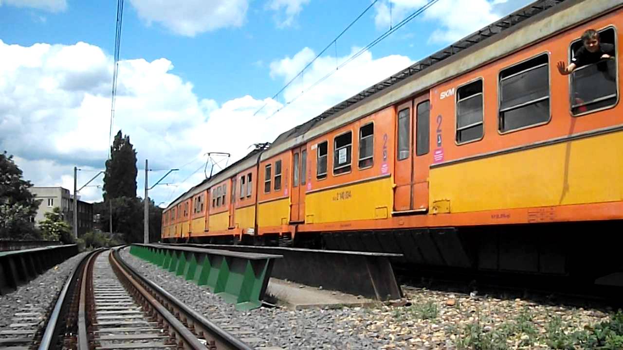 EW58-028 przejazd przez Nowe Szkoty - YouTube