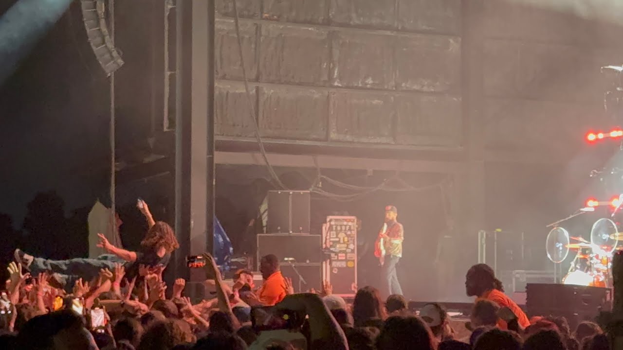 NECK DEEP “Gold Steps” Live in Orlando Fl. 9/27/25. - YouTube