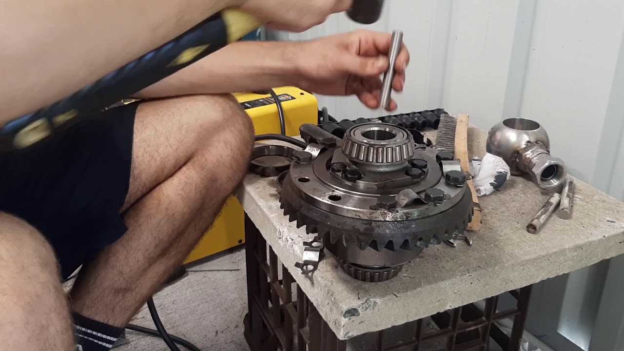 Torsen Limited Slip Diff Install in 3RZ Hilux - YouTube