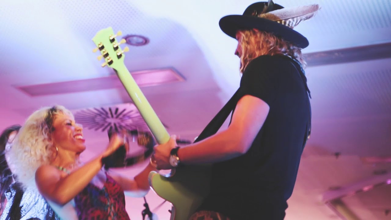 The Liza Colby Sound en Gastropote - YouTube