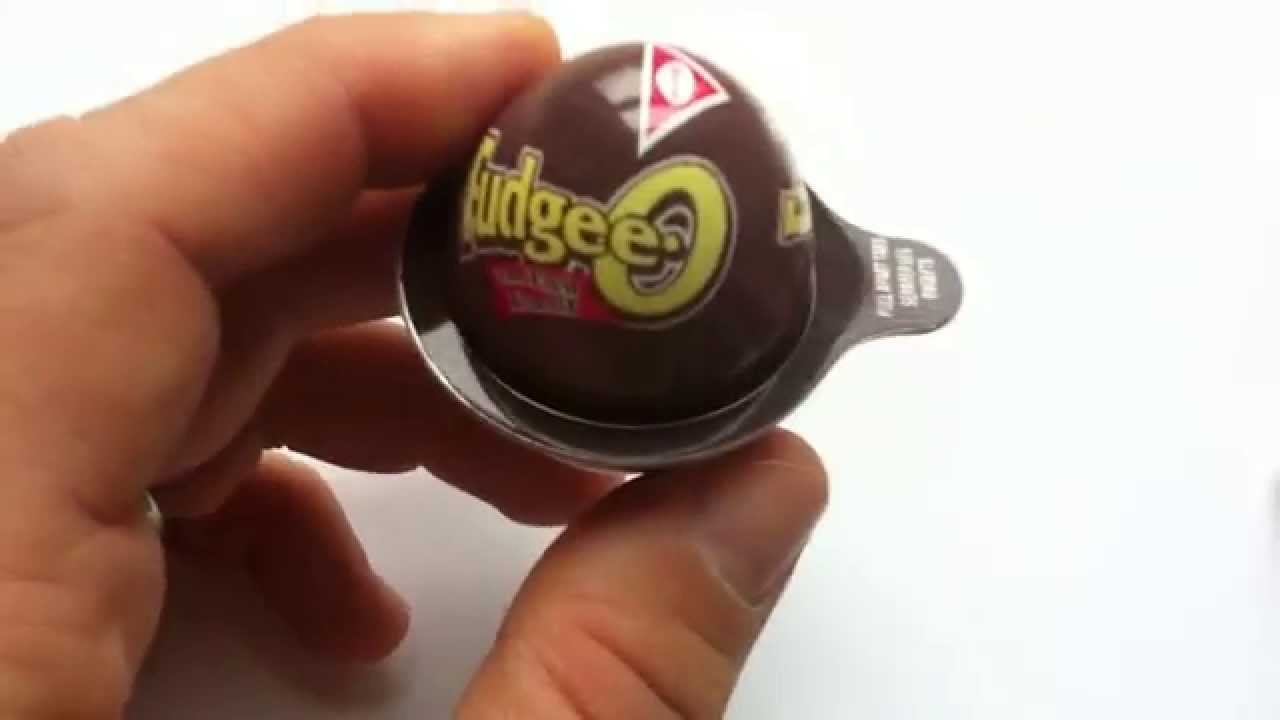 Fudgee-O Egg review - YouTube