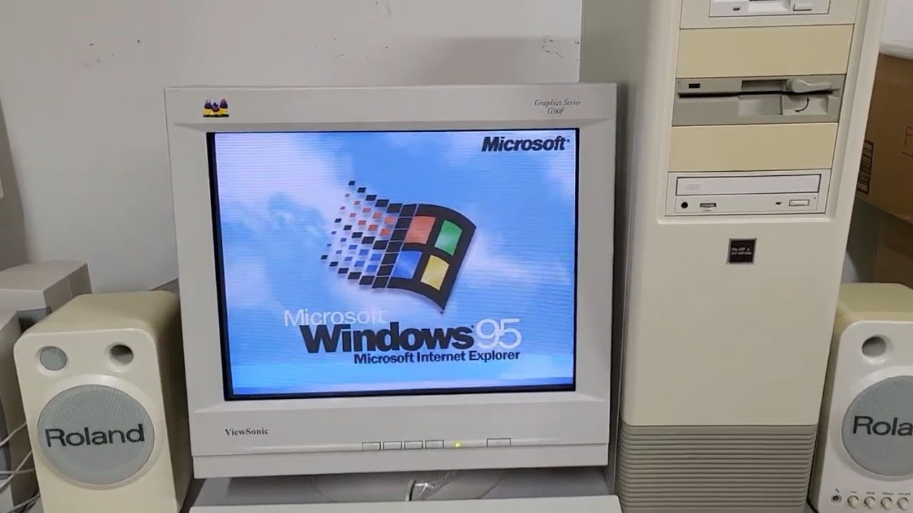 Windows 95 Computer (bootup startup) - YouTube
