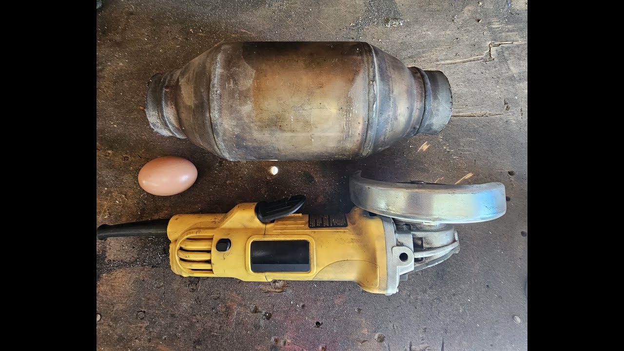 What's Inside of a Catalytic Converter - YouTube