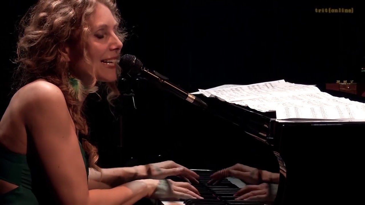 Clara Ponty: Concert Extracts, April 2015 - YouTube