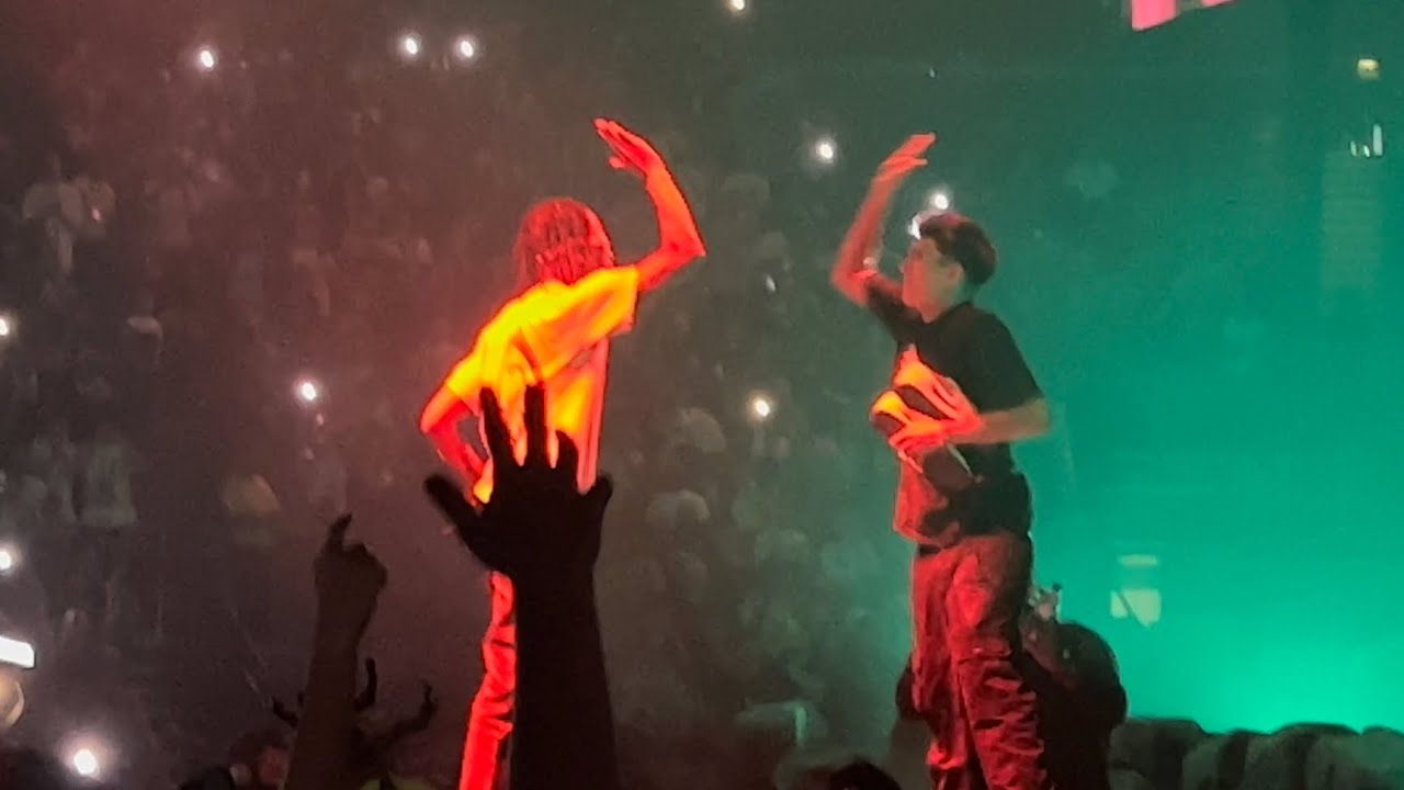 Travis Scott - Yosemite to Pick up the phone wit the fan (LIVE at THE ...