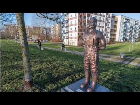 RAMMSTEIN Singer TILL LINDEMANN’s Statue Stolen In Rostock Just One Day ...