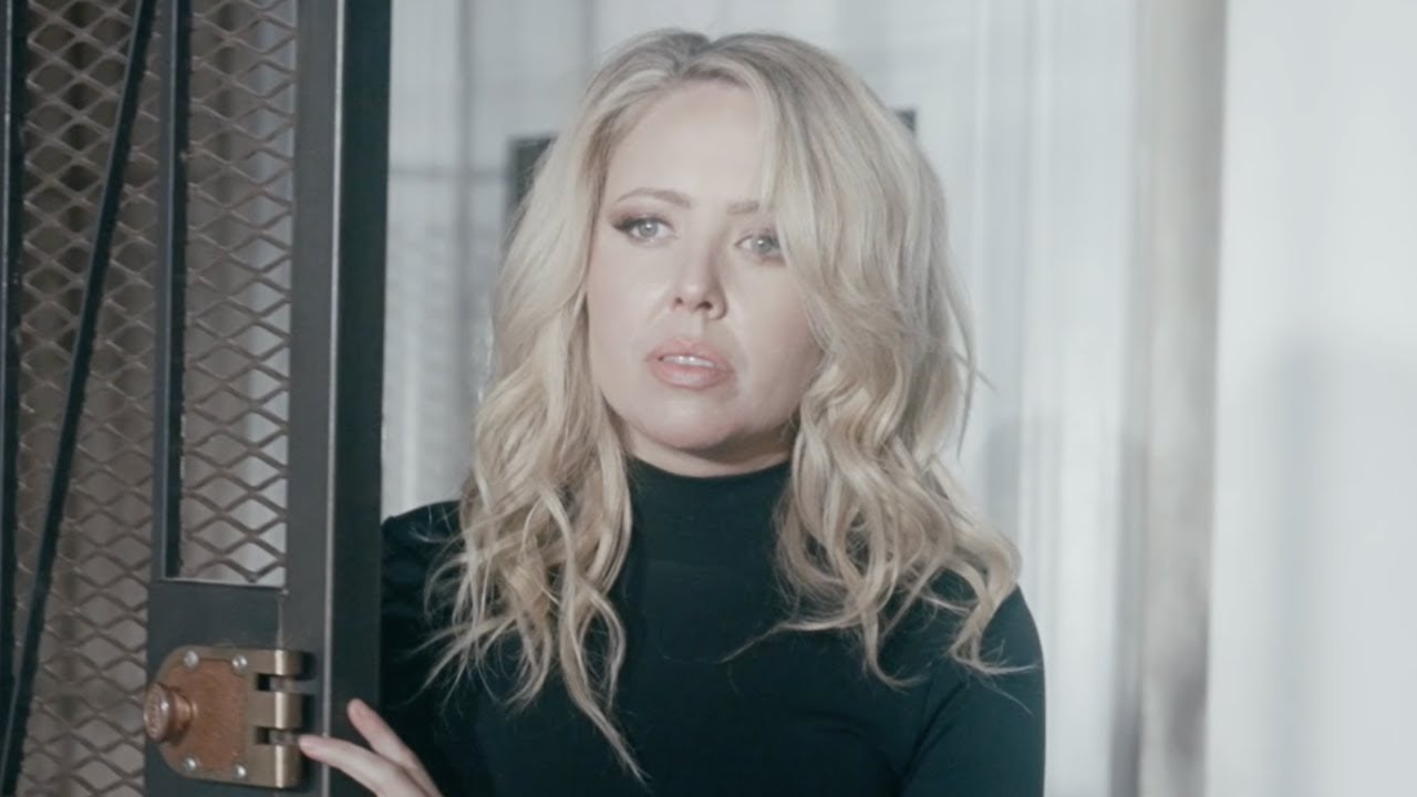 Chloe Lowery - Girls Like Me (Official Music Video) - YouTube