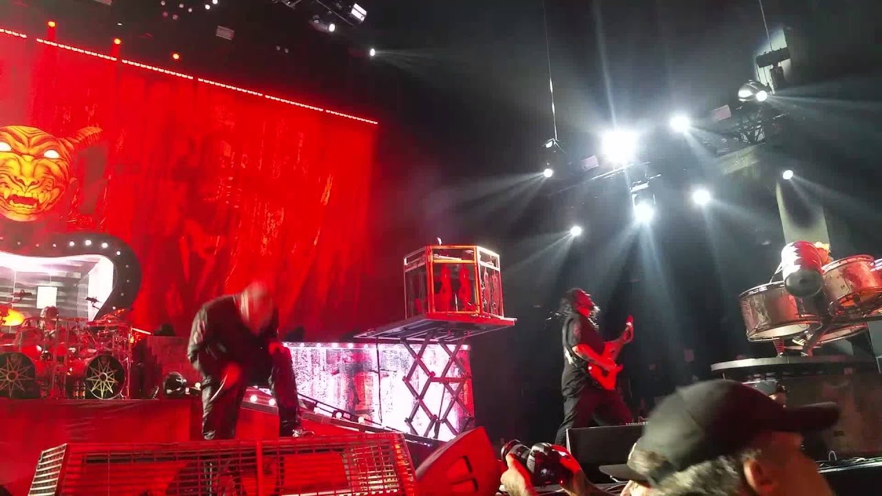Slipknot Surfacing Live - YouTube