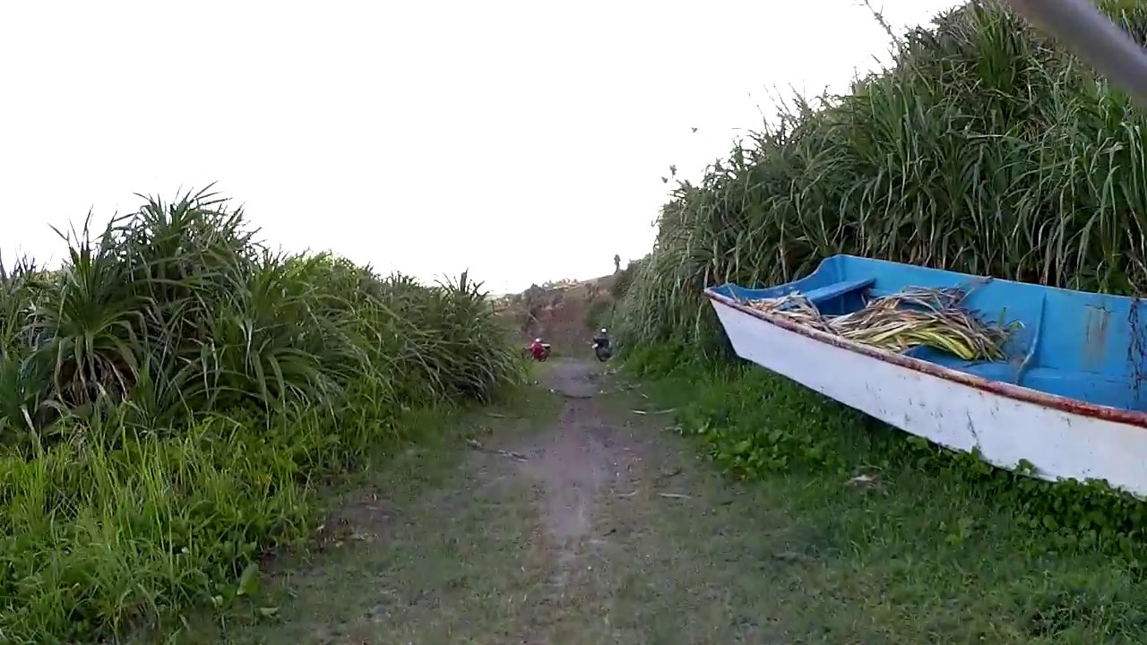 Batanes: Grinding d'Basco Airport - Valugan Boulder Beach - YouTube