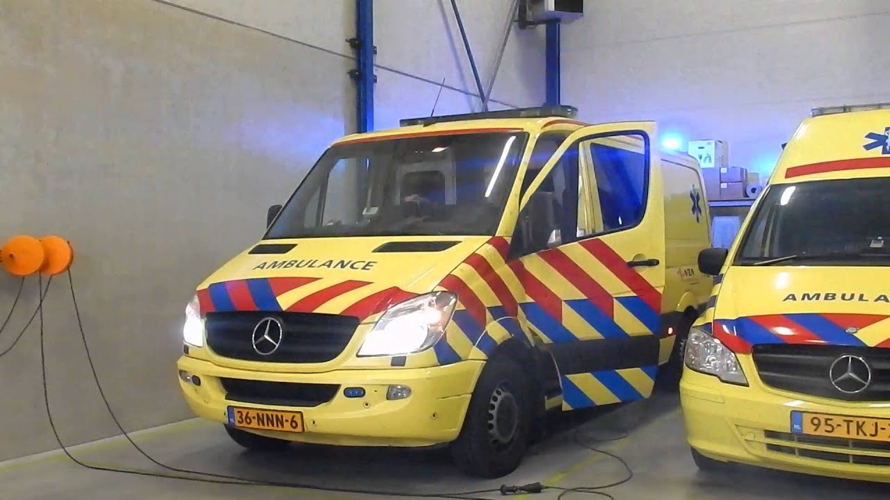 Showtje Mercedes Sprinter ambulance VZA International Echt - YouTube