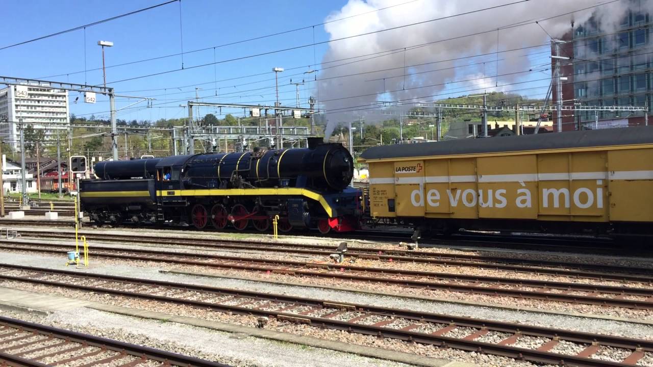 Modern Steam by DLM: 52 8055 befördert einen kommerziellen Güterzug ...