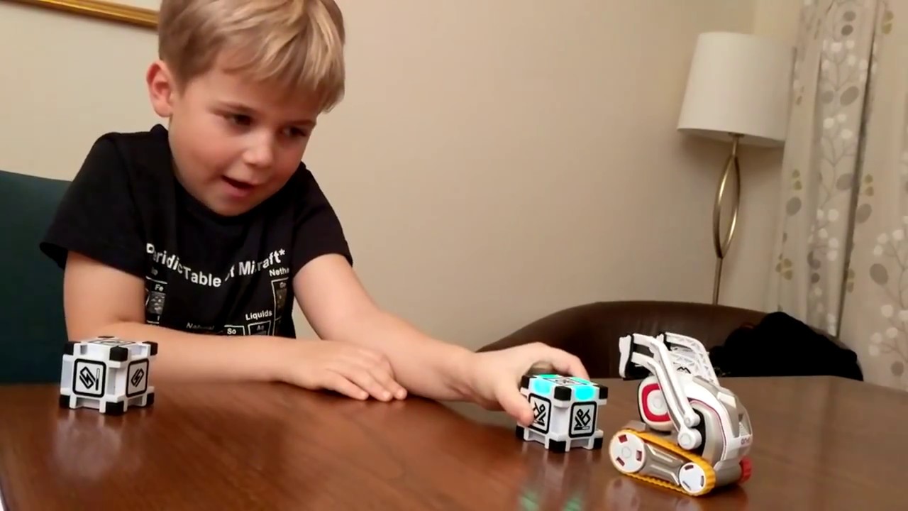 Playing with Cozmo (My first video!) - YouTube