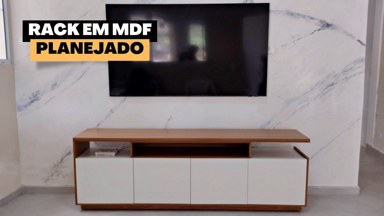 Rack Planejado em MDF Branco TX e Louro Freijó | Planeta Moveleiro ...