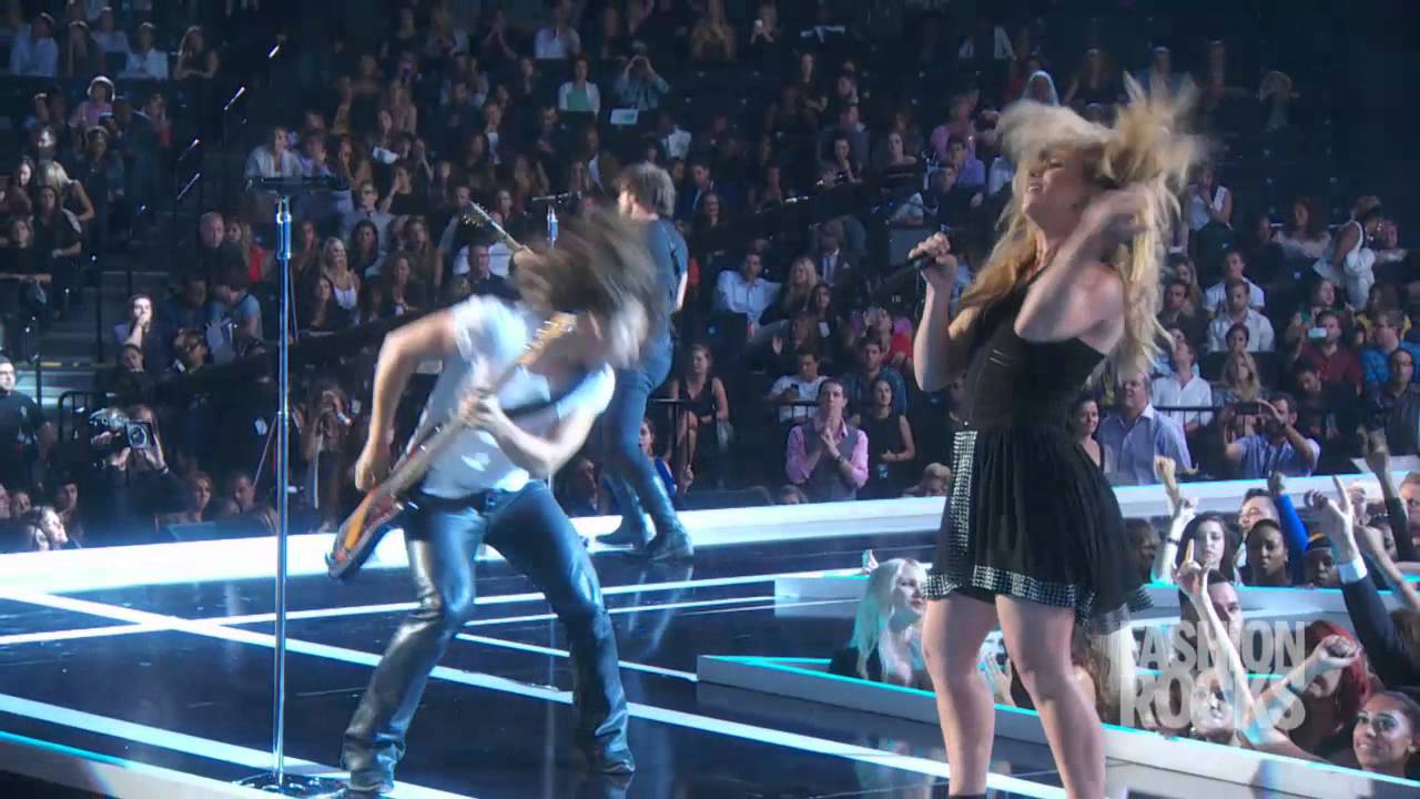 The Band Perry - "DONE" Live At Fashion Rocks 2014 - YouTube