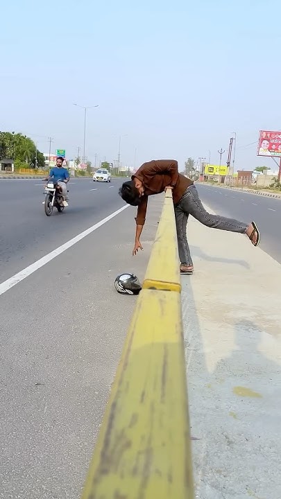 Bike Ka Chuna Lag Gaya 😂 #shorts #comedy #funny #youtubeshorts #shortsfeed #police - YouTube