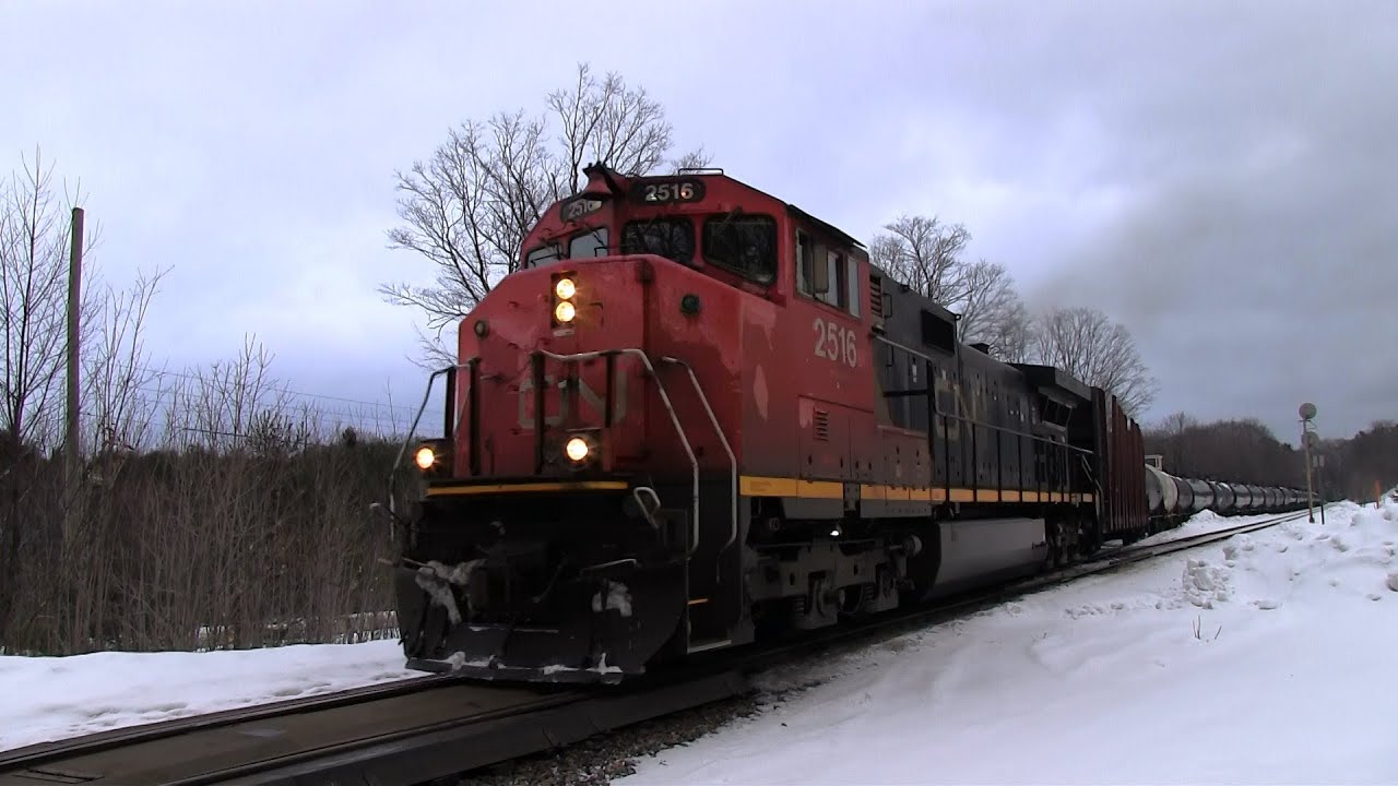 CN 2516 met CN 2610 at Dock Siding 2/2 (28FEB2013) - YouTube