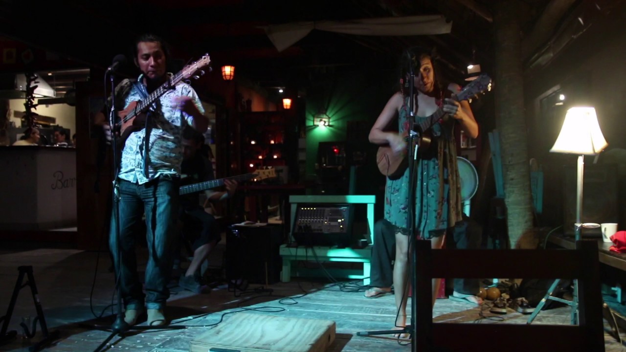 Mogo Mogo live - 4 songs - YouTube