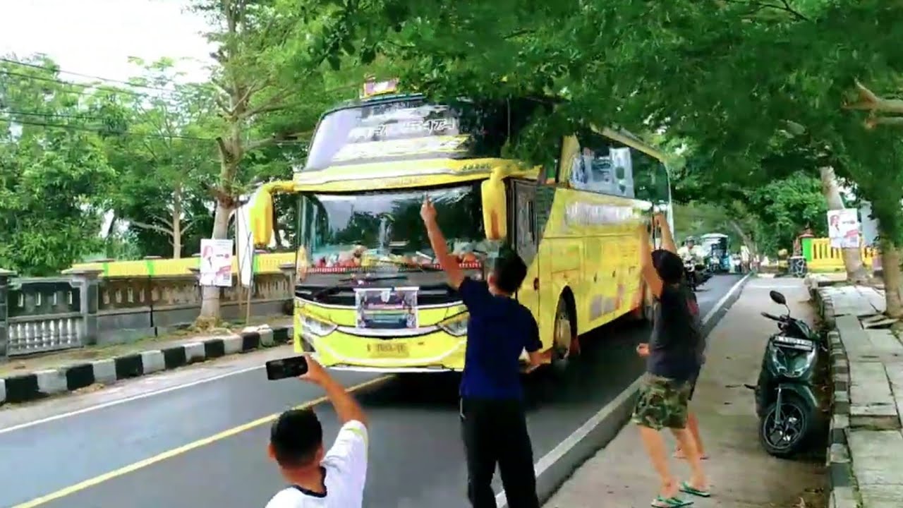 TELOLET BASURI BUS APRILIA STYLE BIKIN SEMUA BERGOYANG‼️ - YouTube