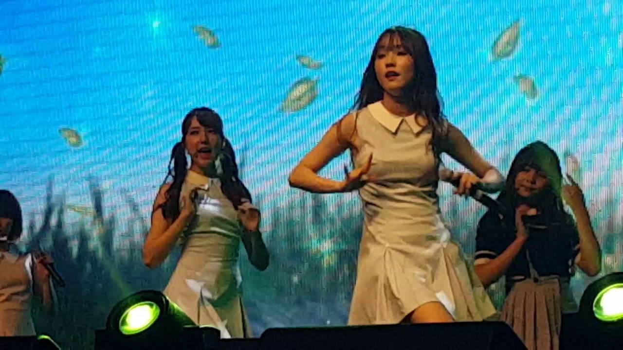 Gfriend Yuju fancam - Navillera (L.O.L Singapore Showcase 2016) - YouTube
