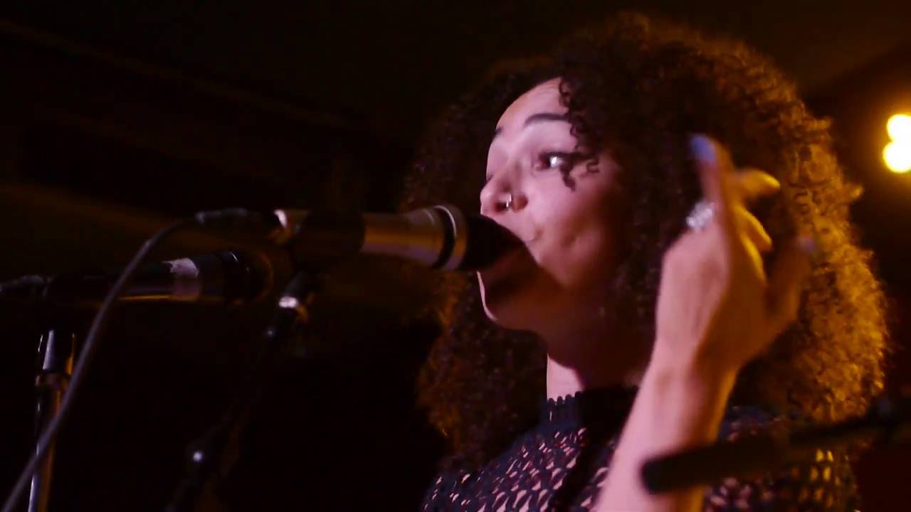 Kiah Victoria, Live - YouTube