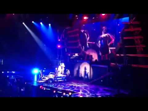 Britney gives Joe Jonas a Lap Dance [Femme Fatale Tour] 31/Oct