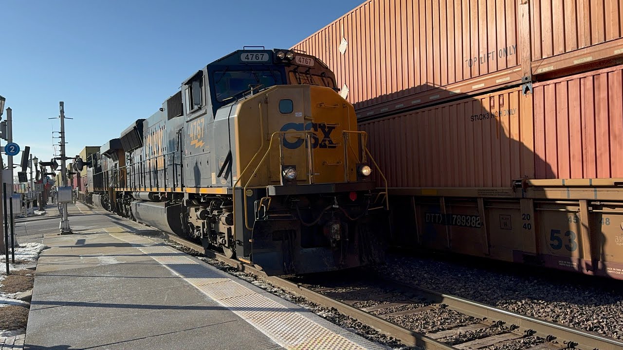 CSX 4767 (SD70MAC) Leads An Intermodal Train Through Elmhurst, IL! (2 ...