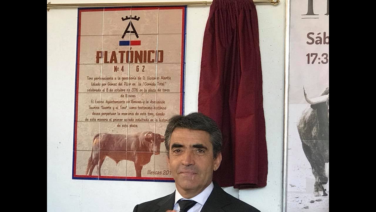 Entrevista al ganadero Victorino Martín - YouTube