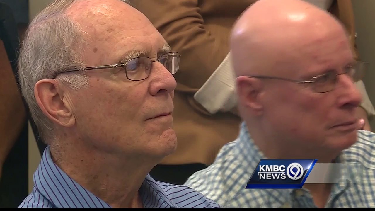 Healthcare town hall with Kan. Sen. Jerry Moran packed with people from across the state - YouTube