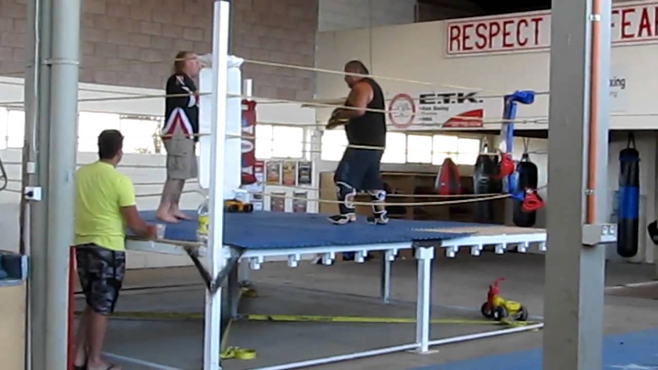Rebels Motorcycle gang boxing gym Whangarei - YouTube