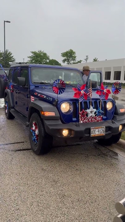 Jeeps gathered for the 4th of July Parade. - YouTube