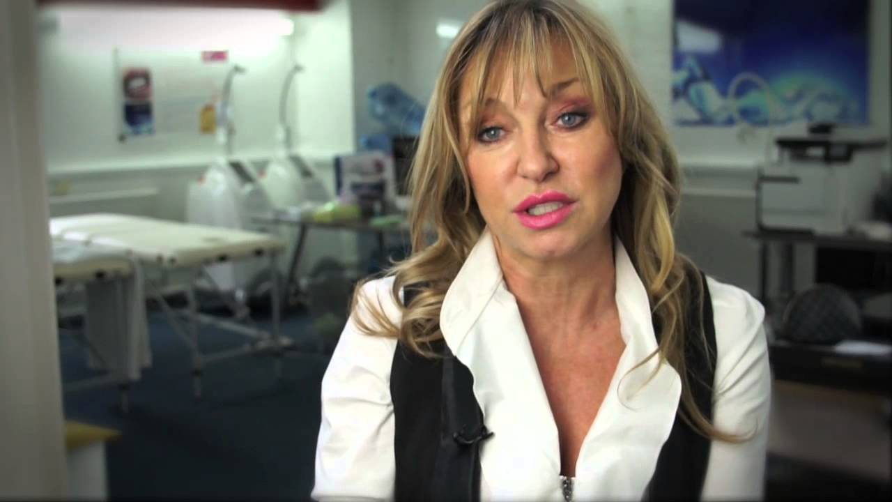 Debra talks non-invasive liposuction treatments - YouTube