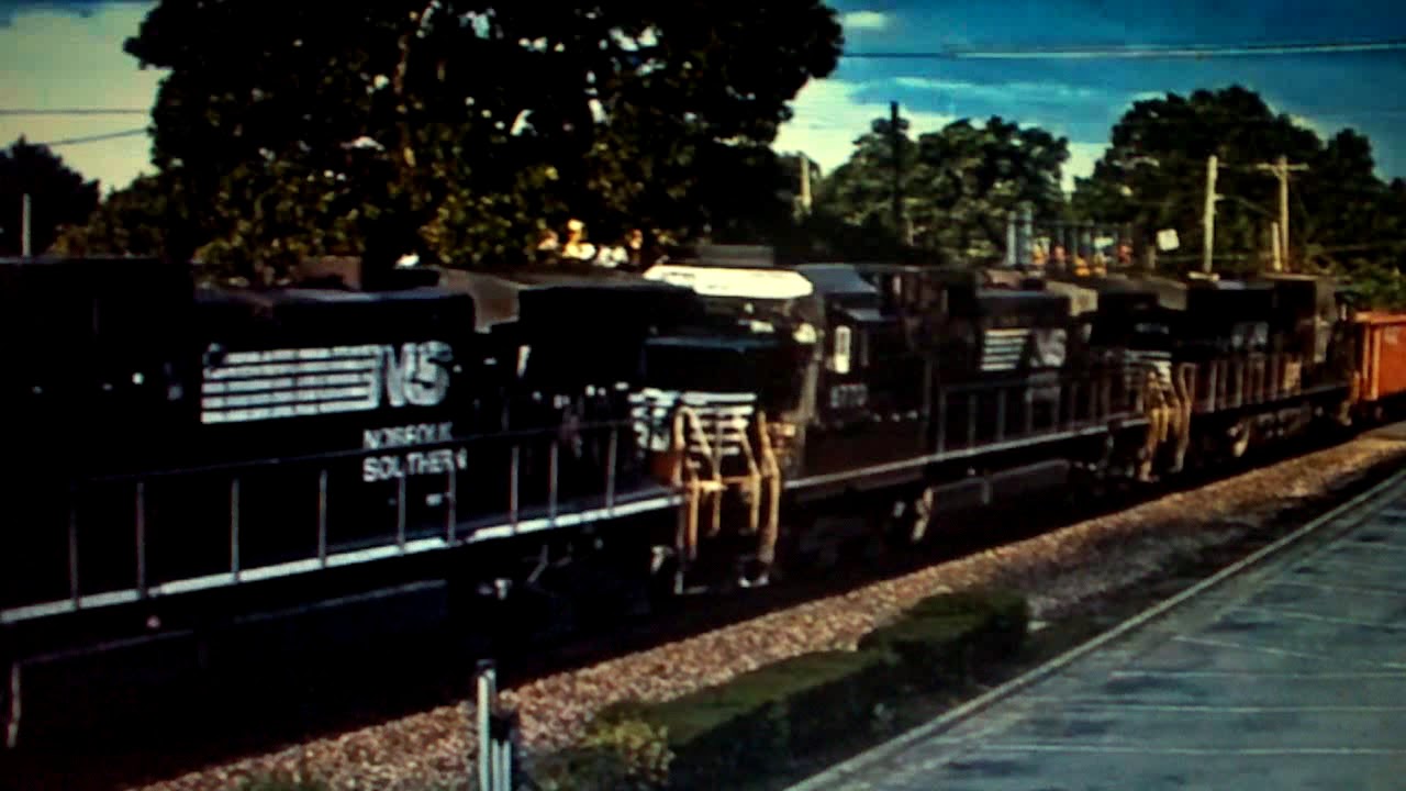 NS 8770 D9-40C on NS 35q Thomasville, NC Railcam 5/31/18 AWESOME!!! - YouTube
