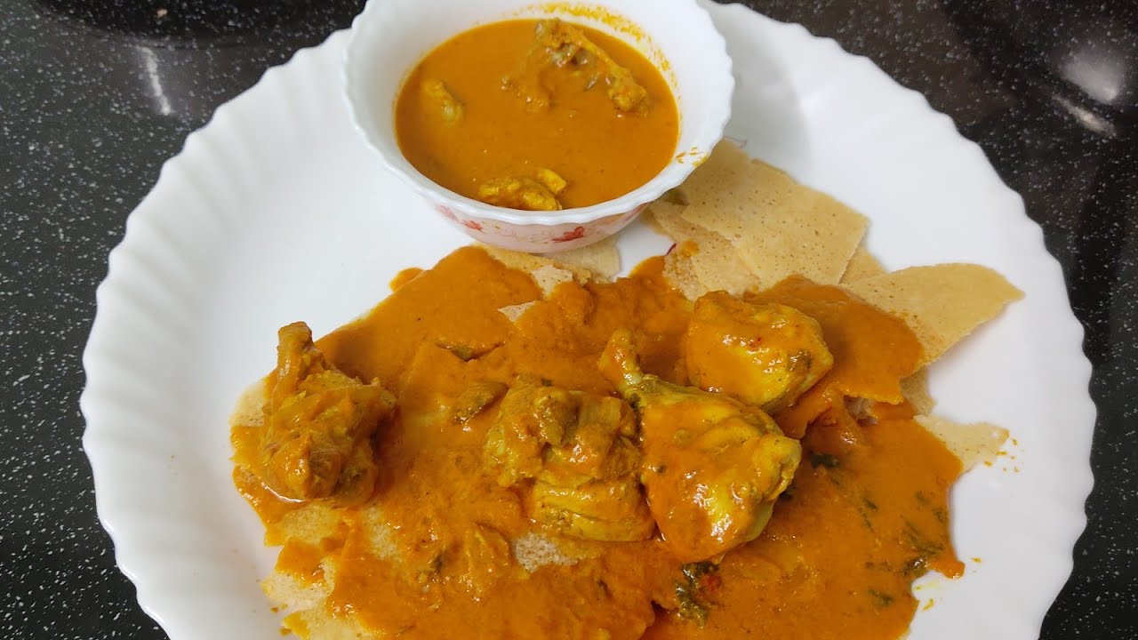 Chicken curry/Kori roti/Kori ghasi/Mangalorean chicken curry with ...