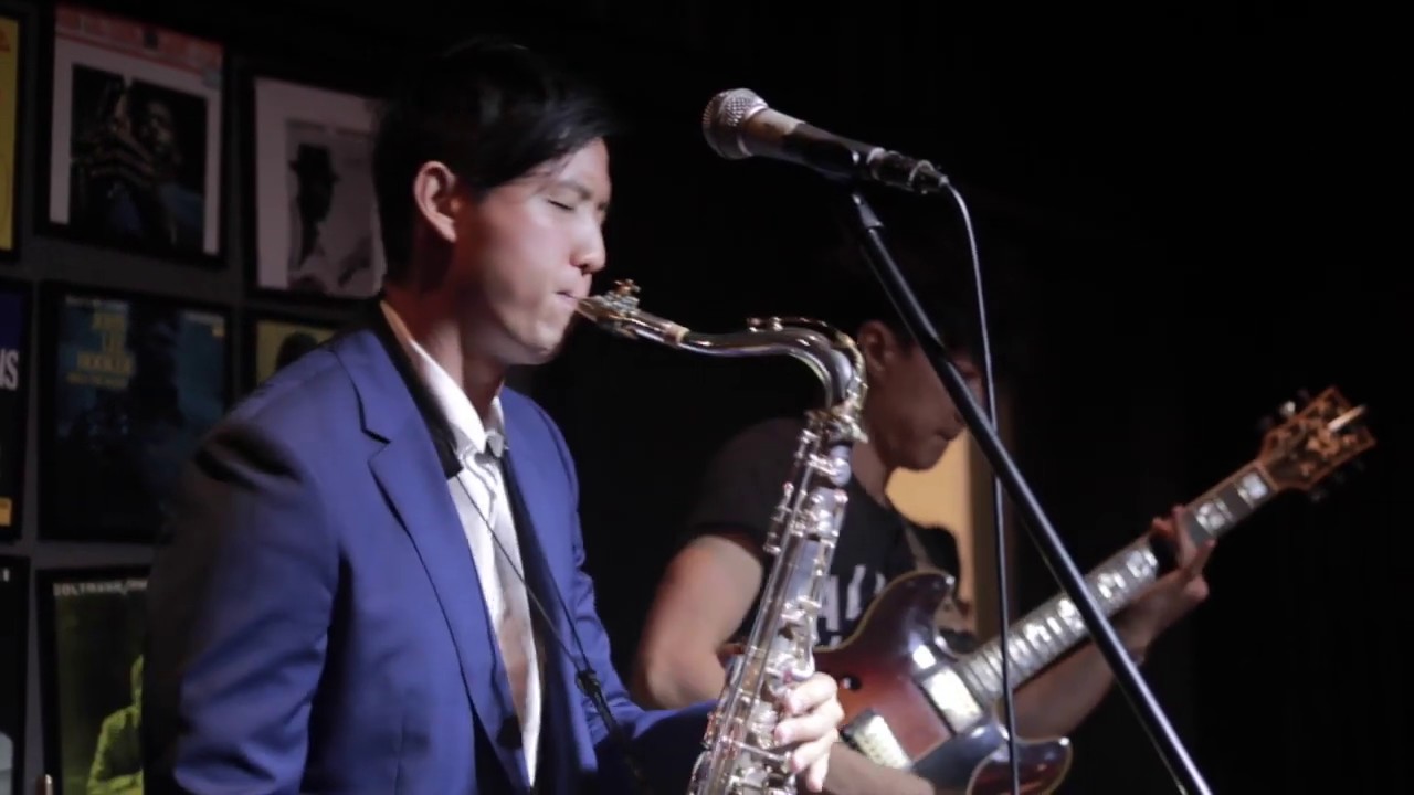 Daniel Chia - Retro (Live) Smooth Jazz Saxophone - YouTube