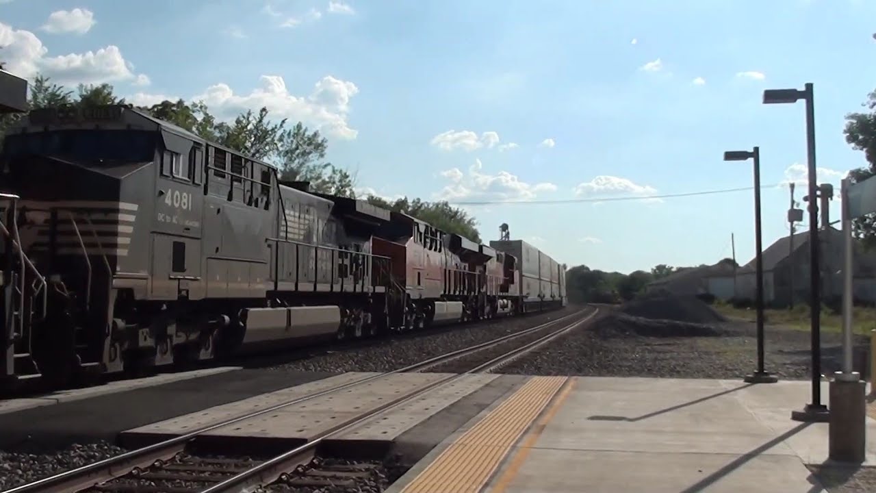 BNSF 6411 Leads a BNSF Z-Train East through La Plata, MO with NS 4081 Trailing 06/10/2021 - YouTube
