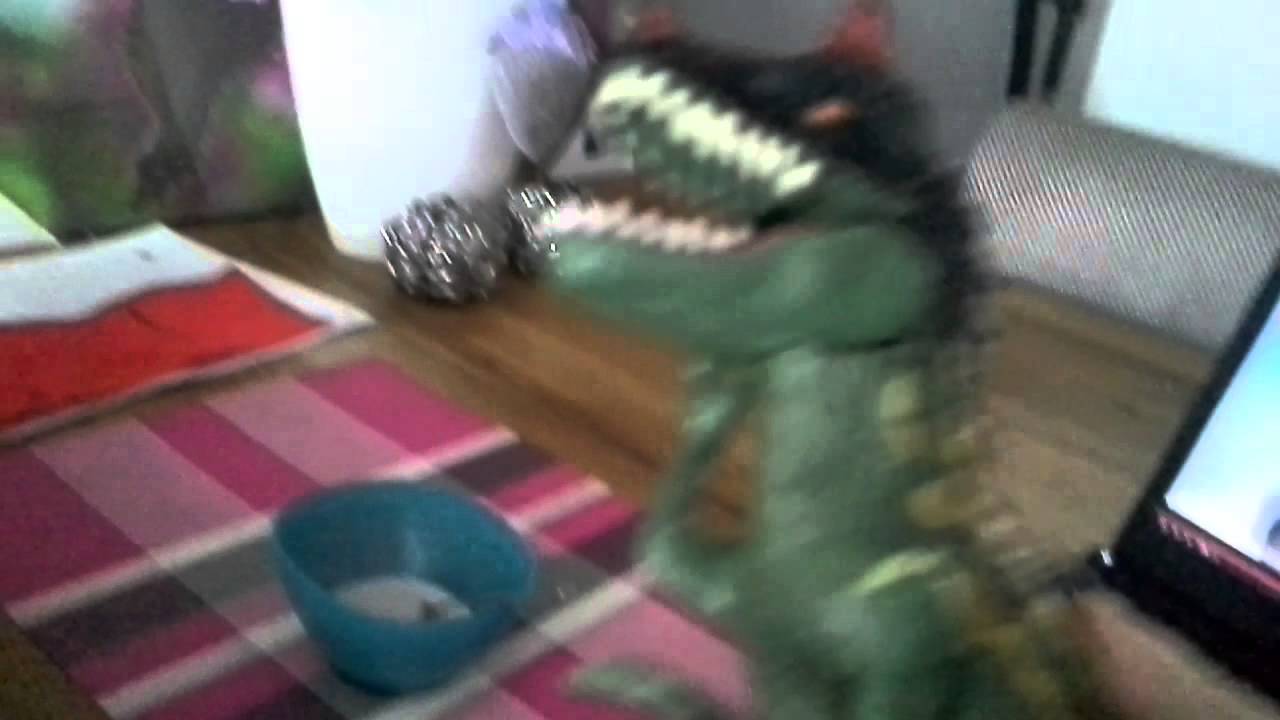 Disney movie the dinosaur attack - YouTube