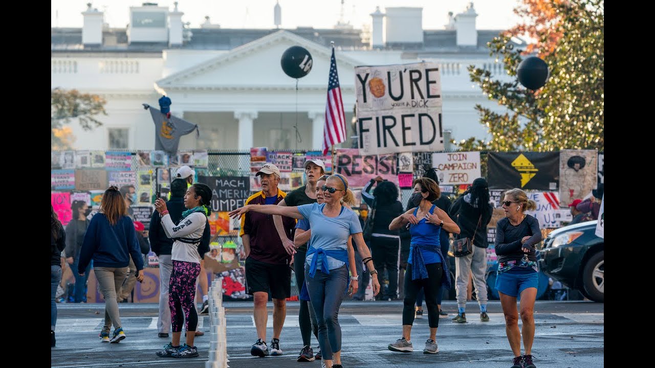 Thousands gather outside White House - YouTube