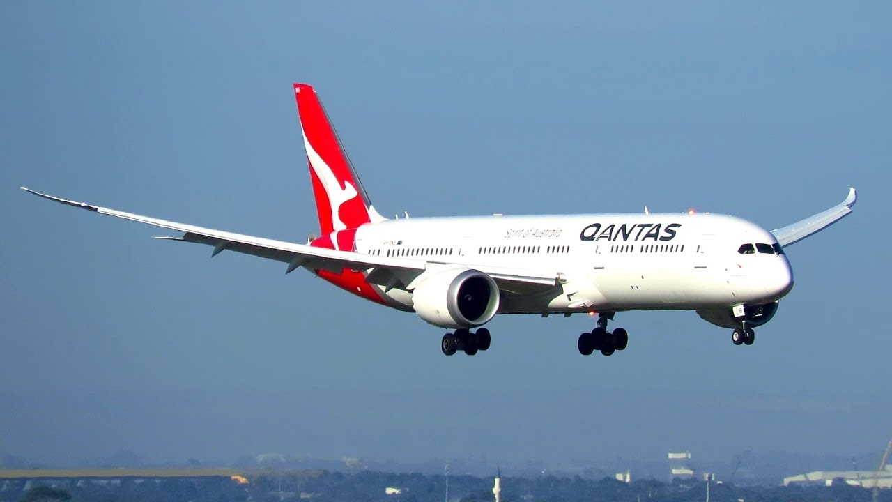 STUNNING Qantas Airways Boeing 787-9 Dreamliner Landing and Taxi at ...