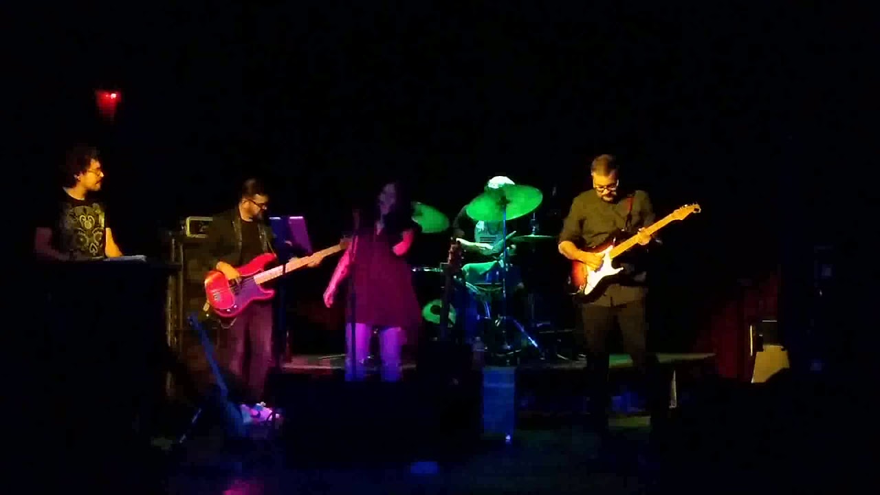 Sara Valenzuela - Esta vez (Bajo Circuito, 2018) - YouTube