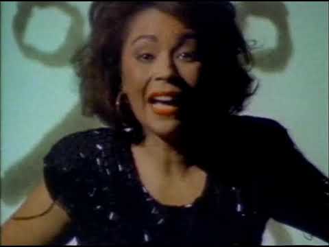 Juan Luis Guerra - El Costo De La Vida (Video Oficial) - YouTube