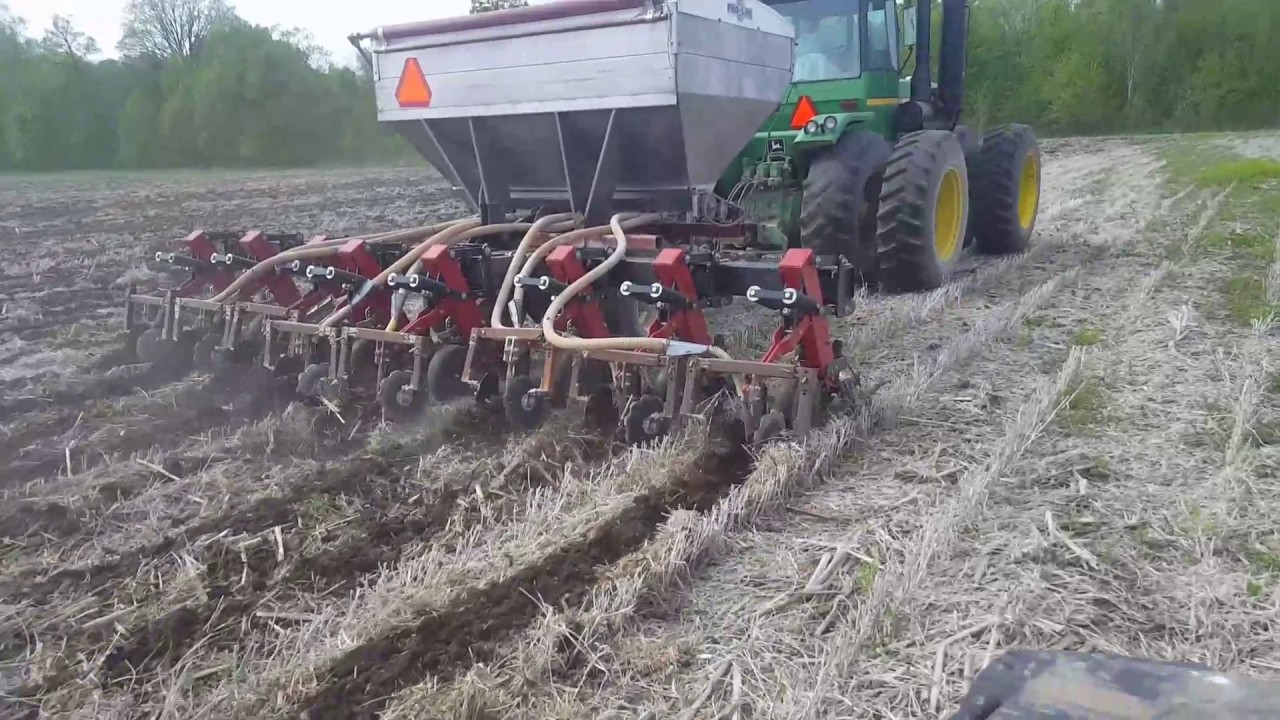 Strip till shank running - YouTube